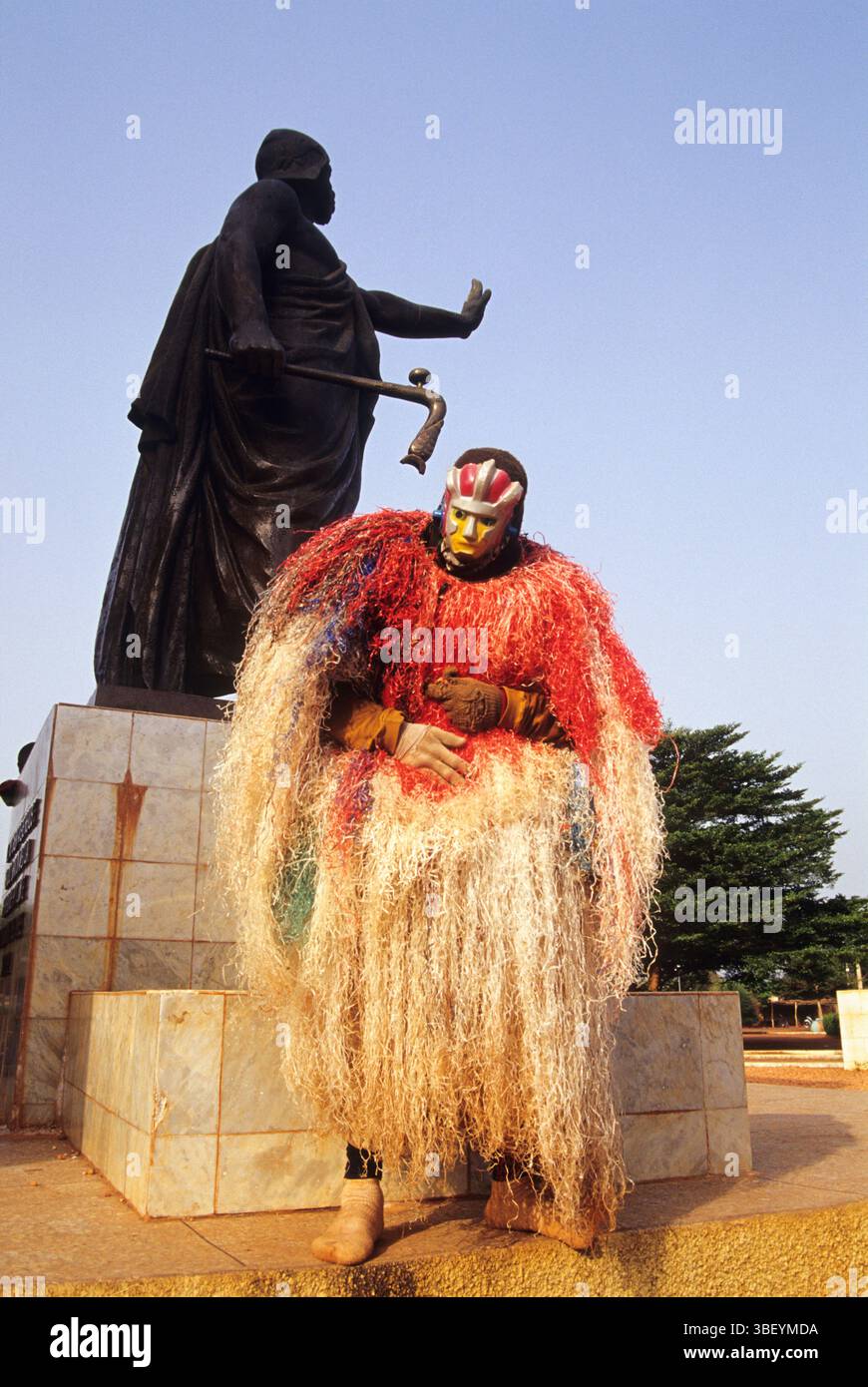 Egungun in front of the statue of King Behanzin who resist to french ...