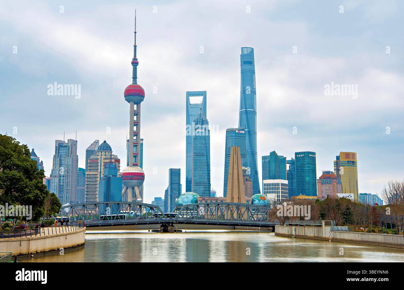 Lujiazui clouds hi-res stock photography and images - Alamy