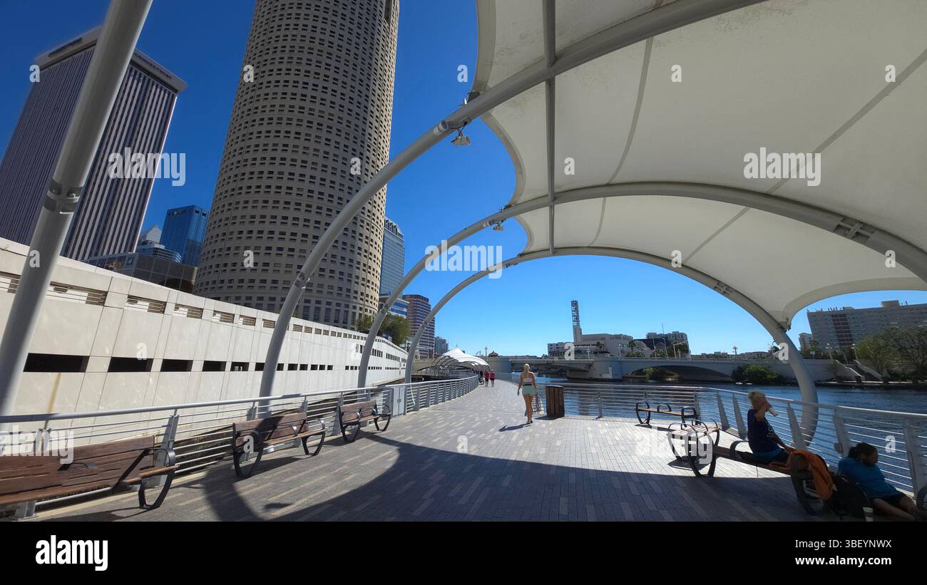 Riverwalk benches hi-res stock photography and images - Alamy