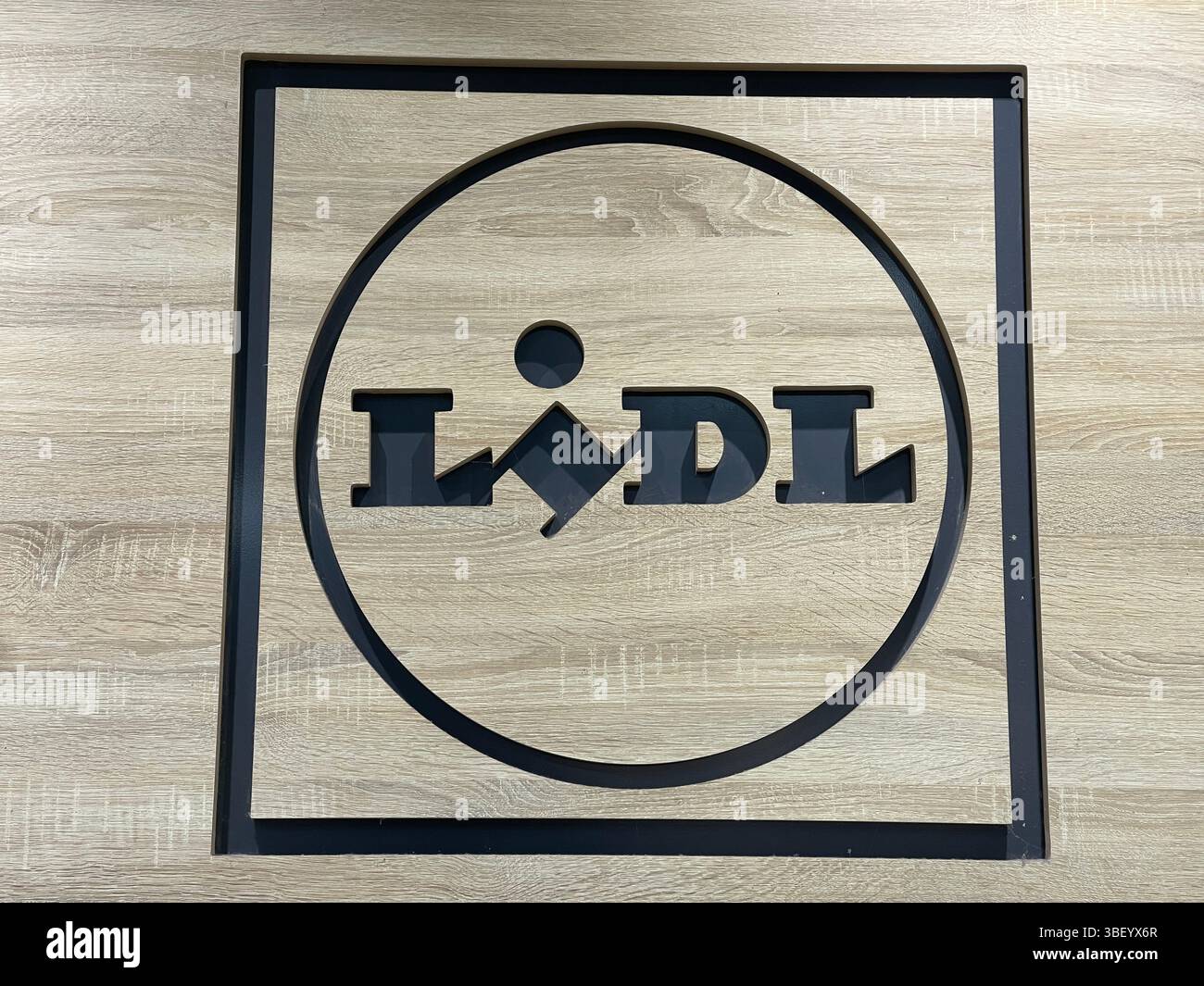 Estanterias de madera hi-res stock photography and images - Alamy