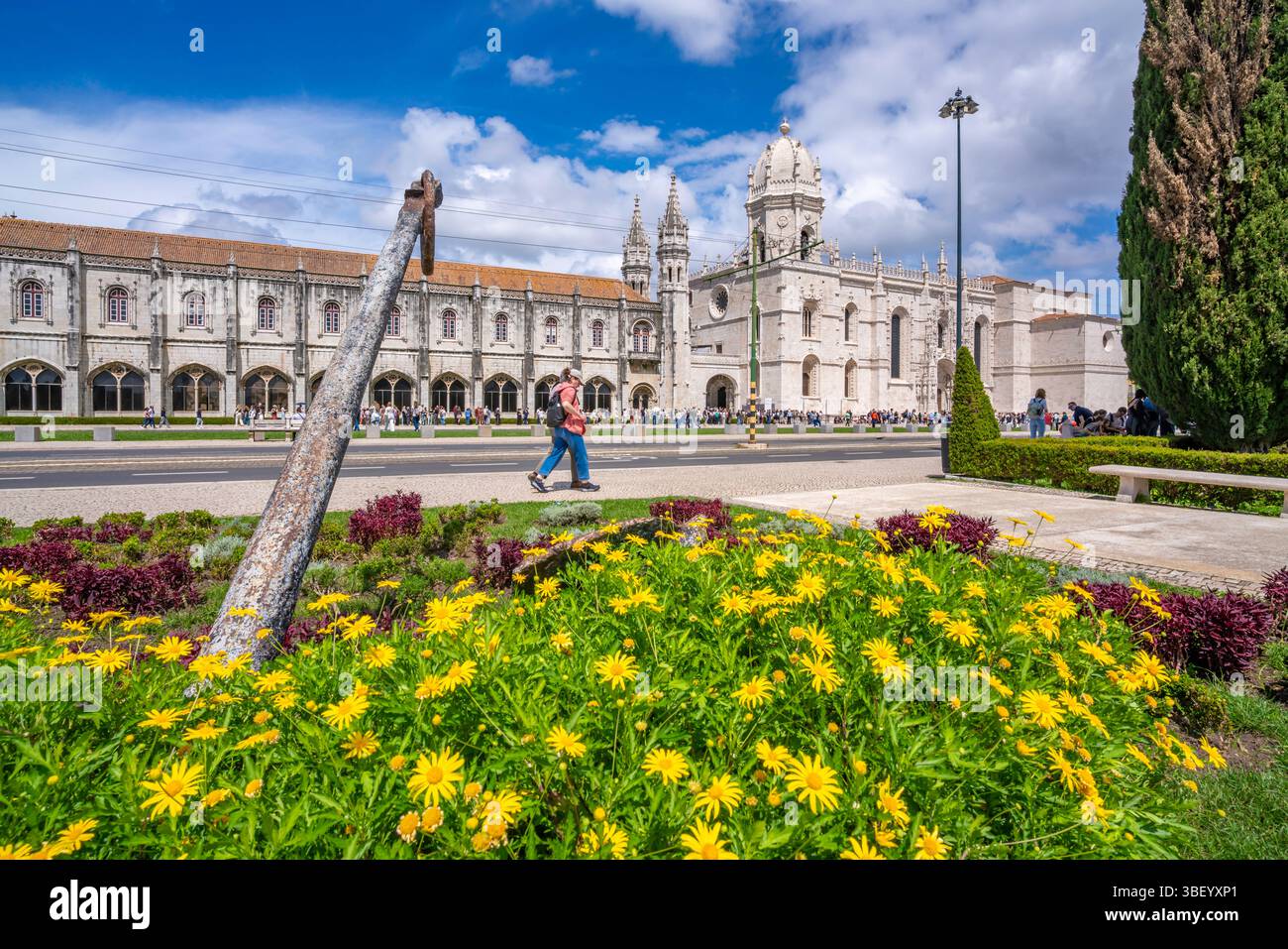 View of Jerónimos Monastery (Monastery of the Hieronymites) on a sunny ...