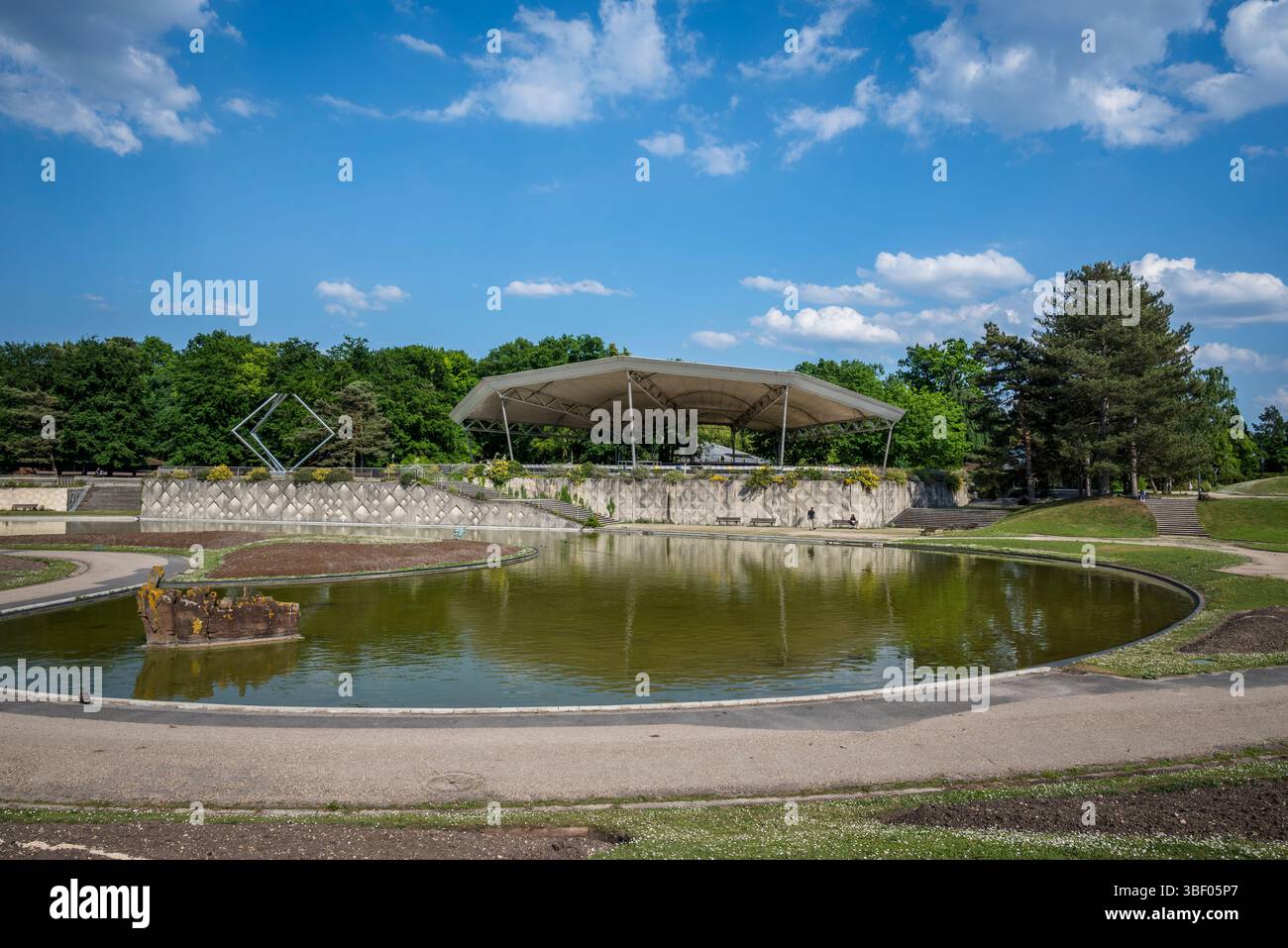 Lake and stage in Parc floral de Paris, park and botanical garden in ...