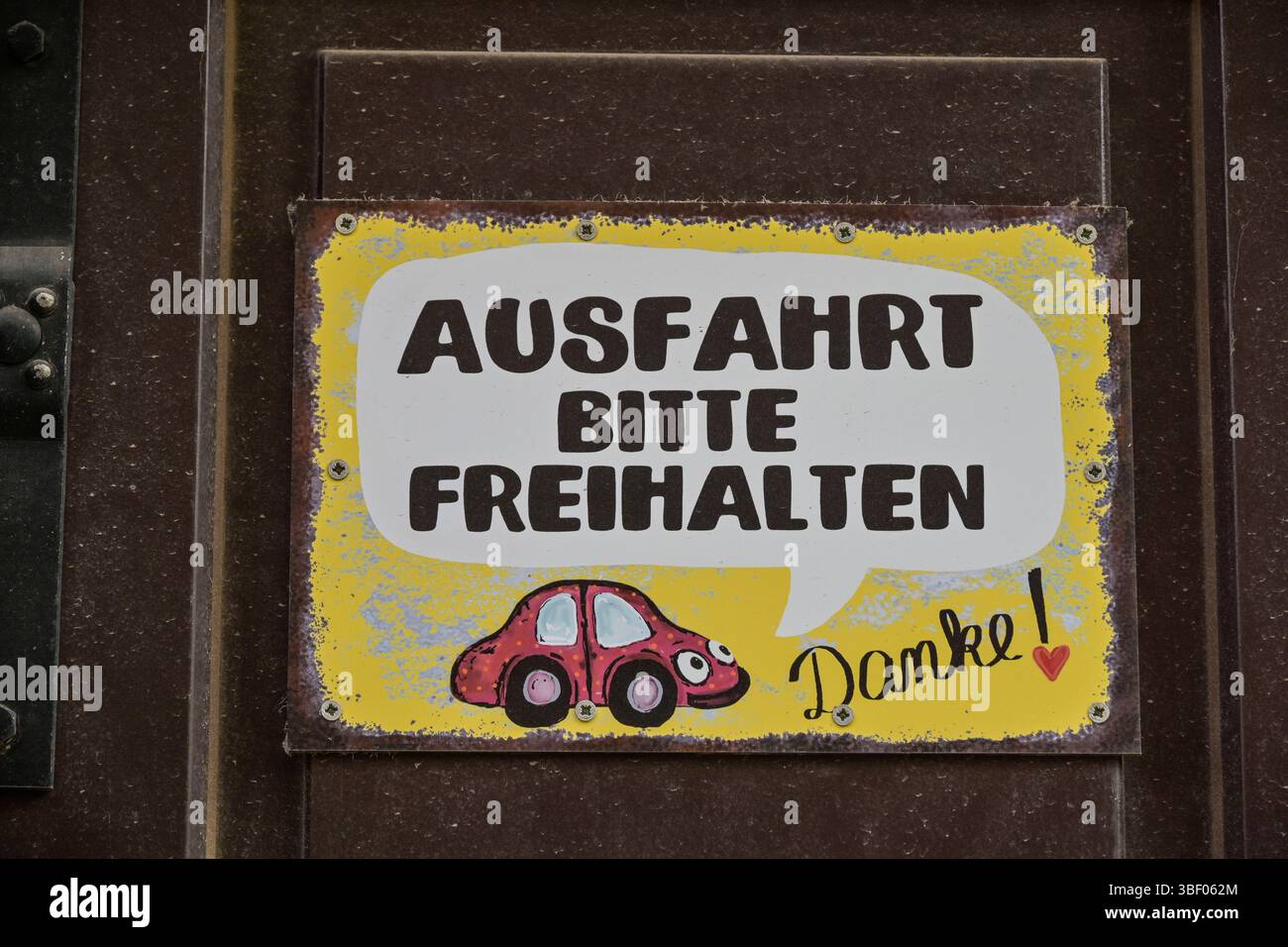 Schild, Ausfahrt bitte freihalten *** Sign, please keep exit clear ...