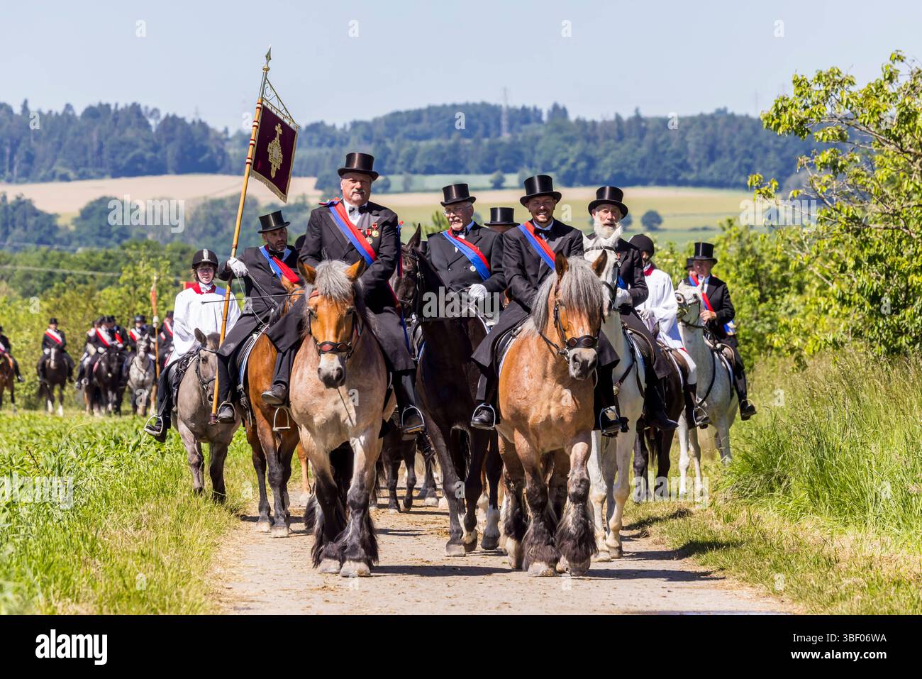 Blutritt Weingarten in Oberschwaben. Rund 1800 Reiter und seit 2022 ...