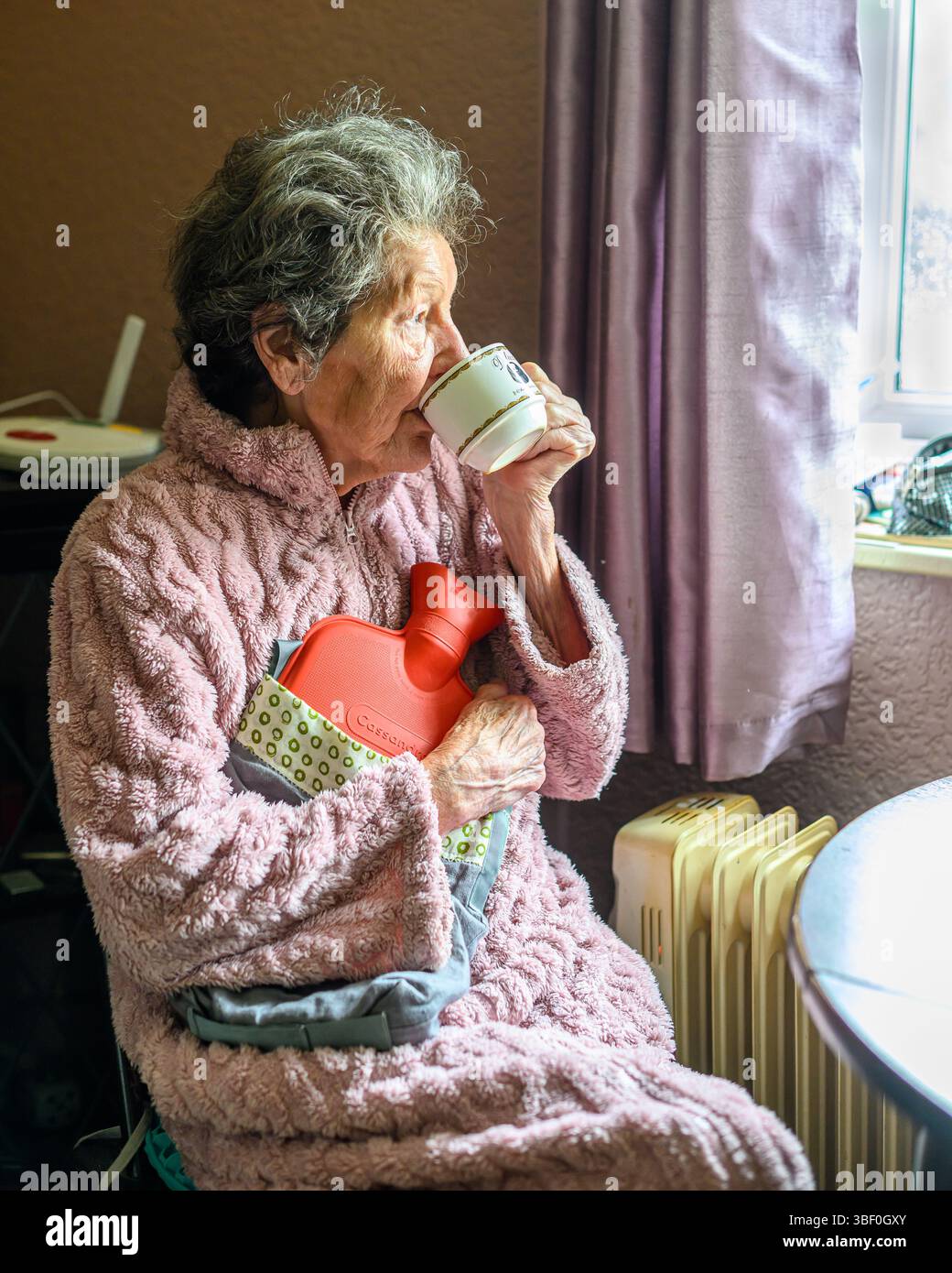 Old Age Pensioner Heating Allowance Stock Photo - Alamy