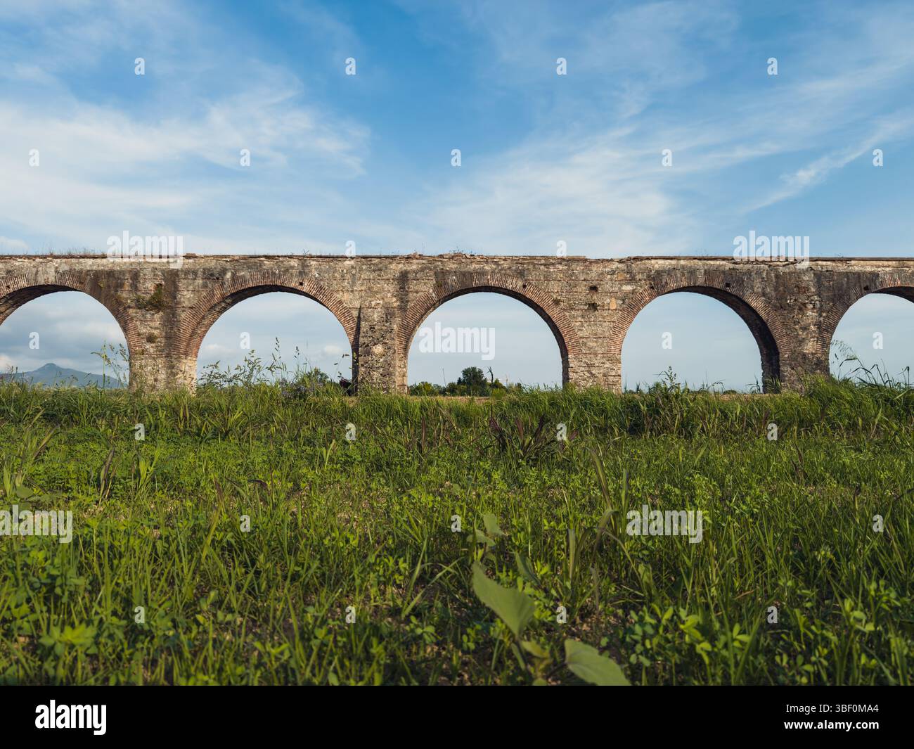 ancient roman aqueduct with arched architecture Stock Photo - Alamy