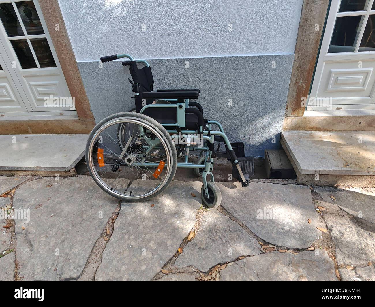 wheelchair symbol, mobility and accessibility for handicapped people in ...