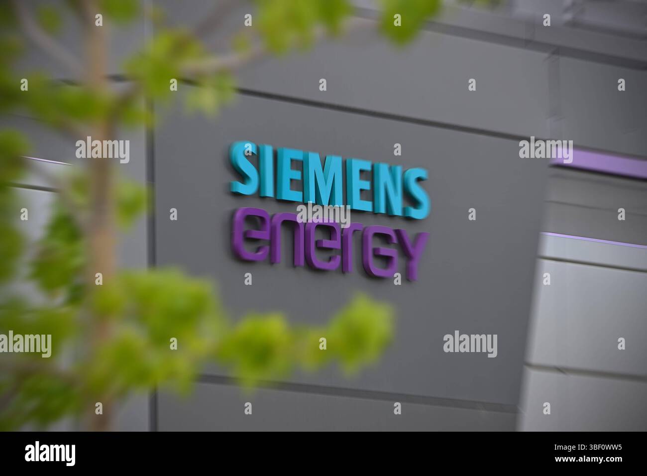 Themenfoto Siemens Energy Logo am Siemens Campus in Erlangen. *** Theme ...