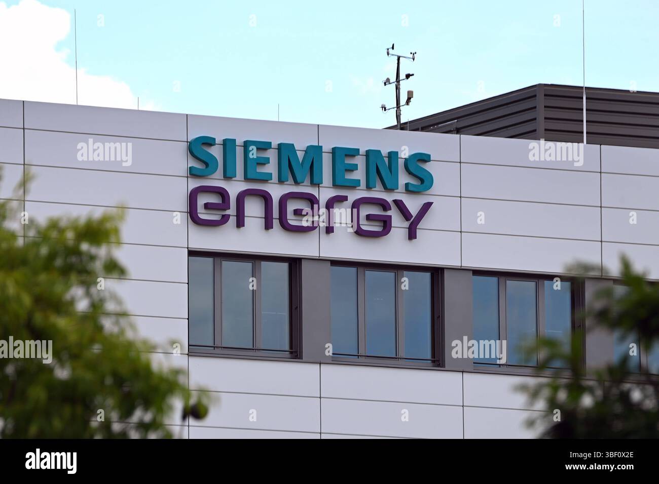 Themenfoto Siemens Energy Logo am Siemens Campus in Erlangen. *** Theme ...
