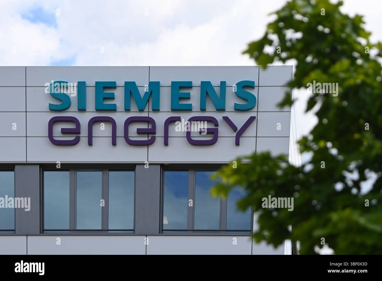 Themenfoto Siemens Energy Logo am Siemens Campus in Erlangen. *** Theme ...