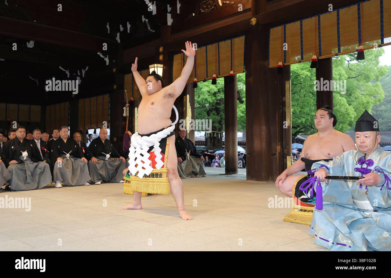 Onosato of Yokozuna, the highest rank of sumo wrestling, dedicates his ...
