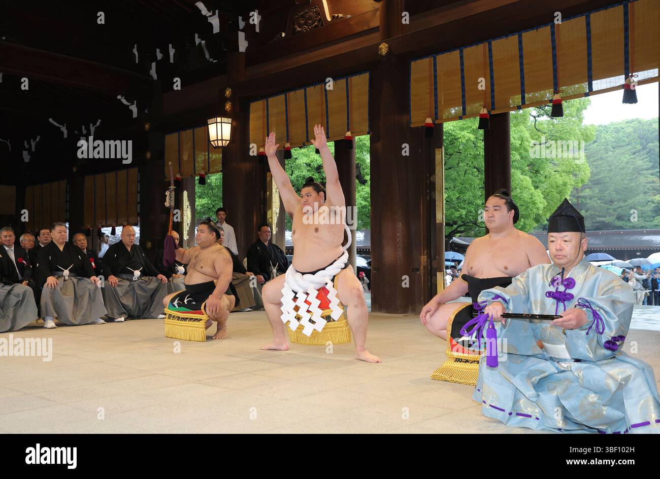 Onosato of Yokozuna, the highest rank of sumo wrestling, dedicates his ...