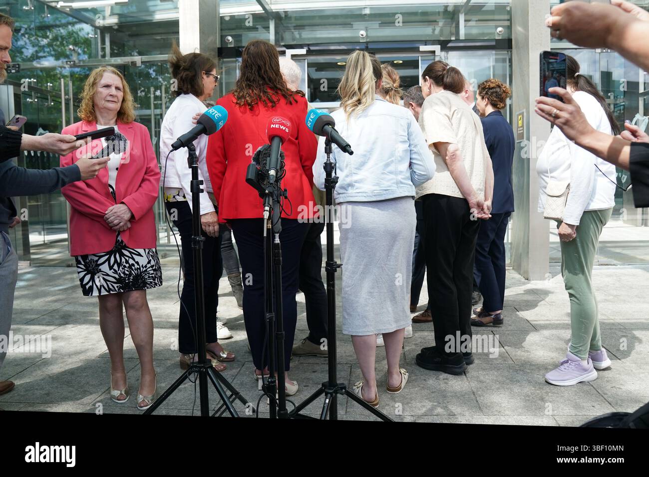 Lorraine Howard (left), the half-sister of Tina Satchwell, and Sarah Howard, the cousin of Tina ...