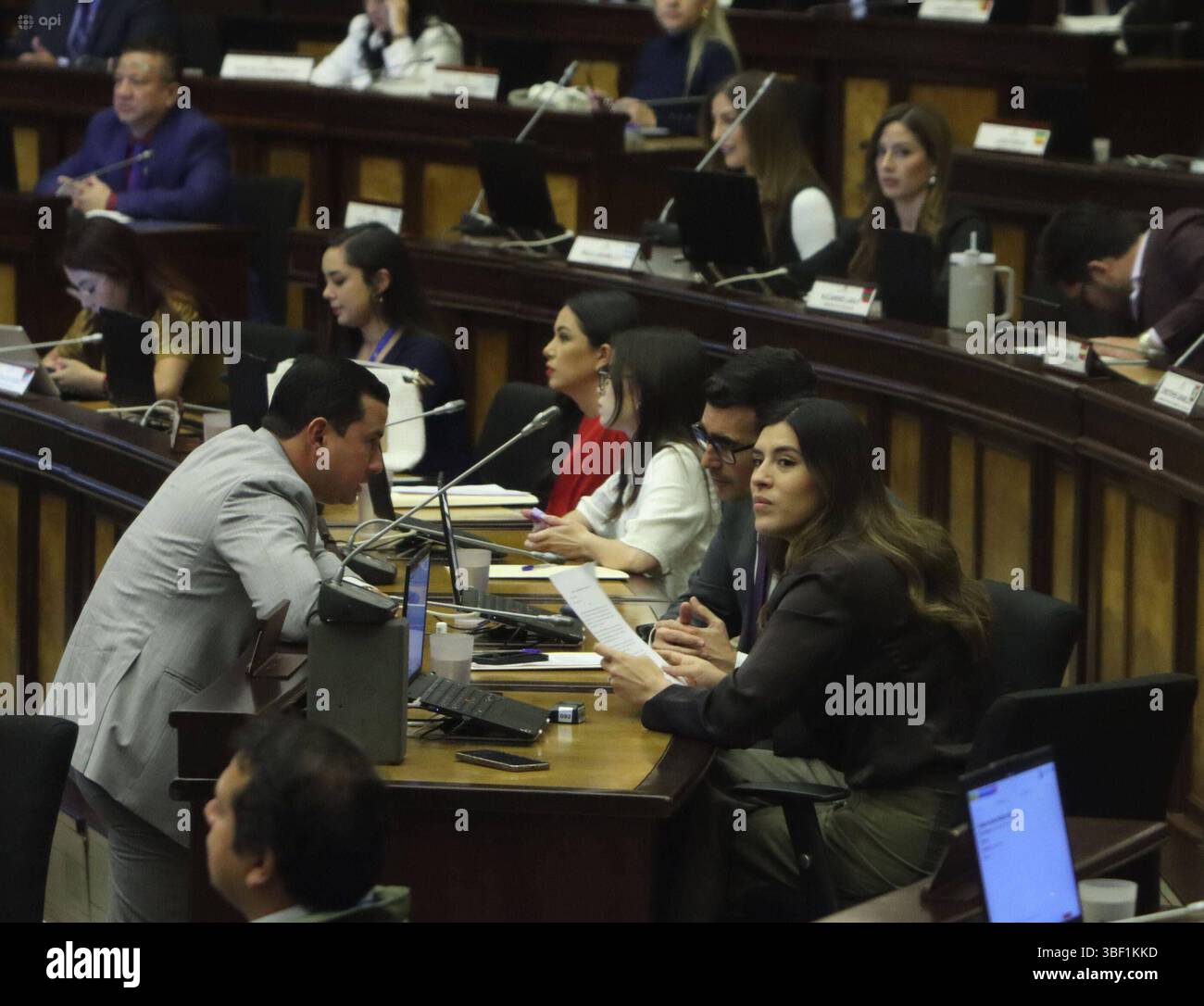 Debate ejecutivo hi-res stock photography and images - Alamy