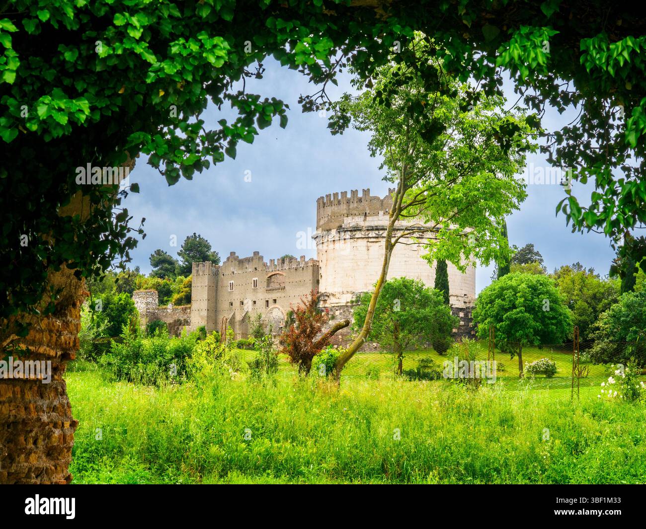 Mausoleo di Cecilia Metella - Cylindrical-shaped mausoleum for a Roman ...
