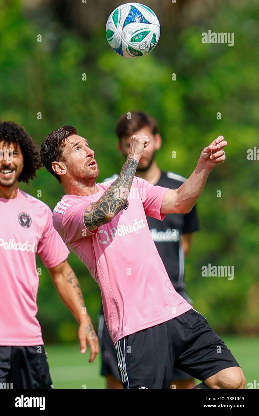FORT LAUDERDALE, FL - MAY 30: Lionel Messi (10) of Inter Miami CF ...