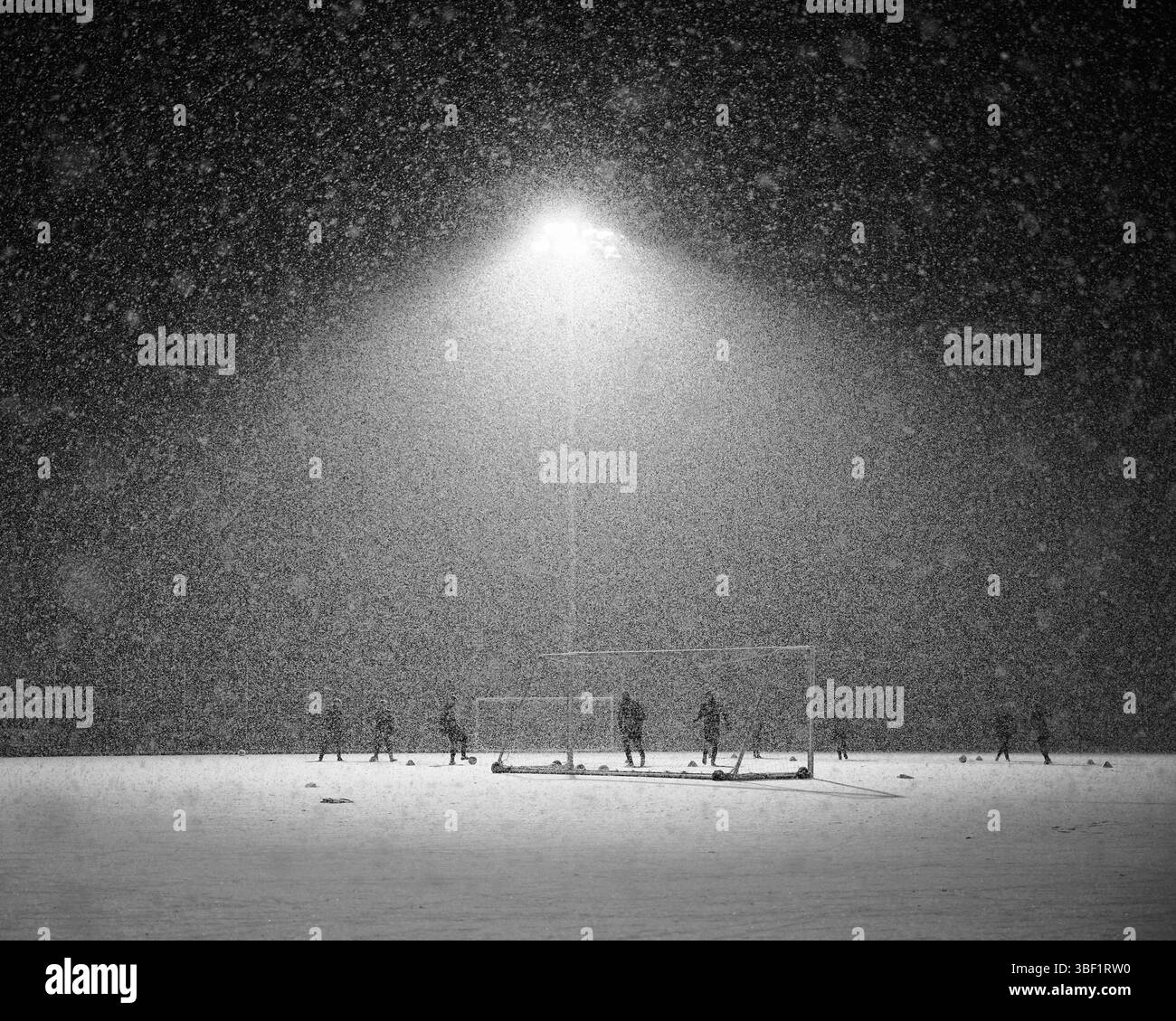 Winter weather heavy snowfall Black and White Stock Photos & Images - Alamy