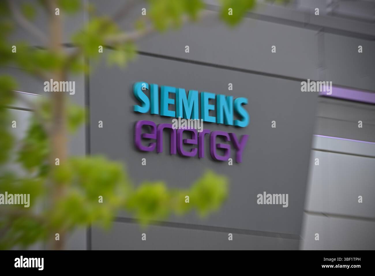 Erlangen, Deutschland. 30th May, 2025. Theme photo: Siemens Energy logo ...