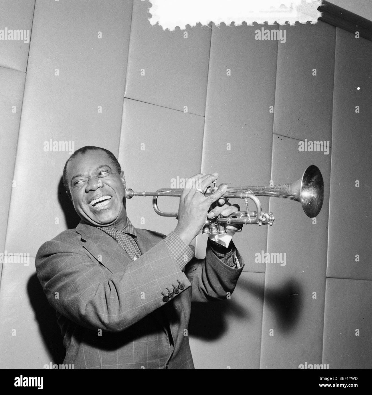 Louis Armstrong playing in Amsterdam in 1955. Louis Daniel Armstrong ...