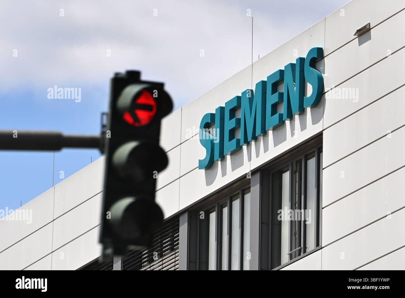 Erlangen, Deutschland. 30th May, 2025. Theme photo: Siemens Energy logo ...