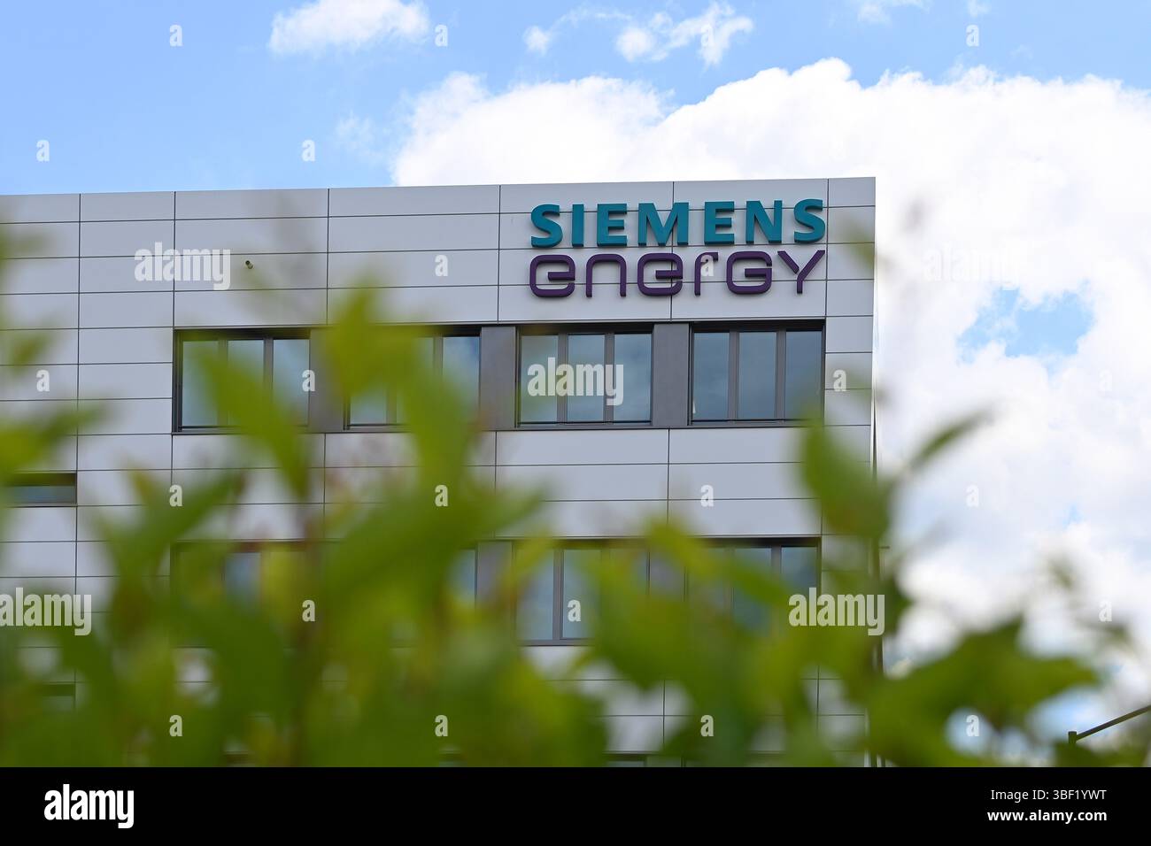 Erlangen, Deutschland. 30th May, 2025. Theme photo: Siemens Energy logo ...