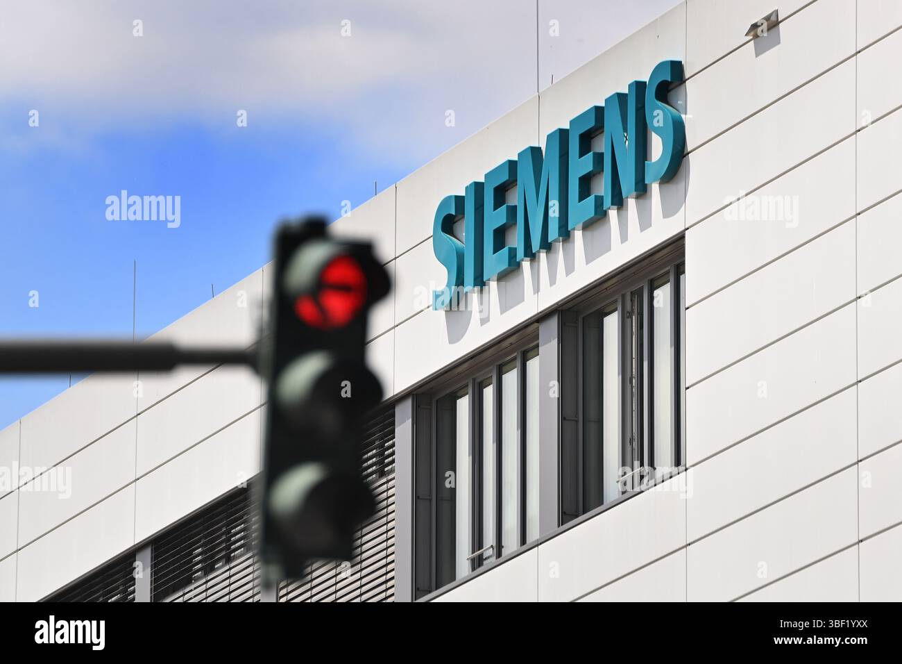 Erlangen, Deutschland. 30th May, 2025. Theme photo: Siemens Energy logo ...