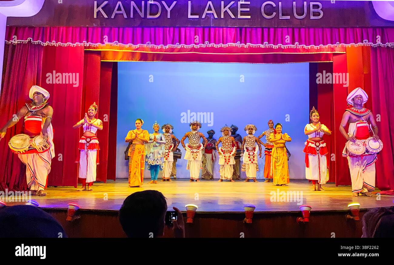 Sri lanka kandyan dancers hi-res stock photography and images - Alamy