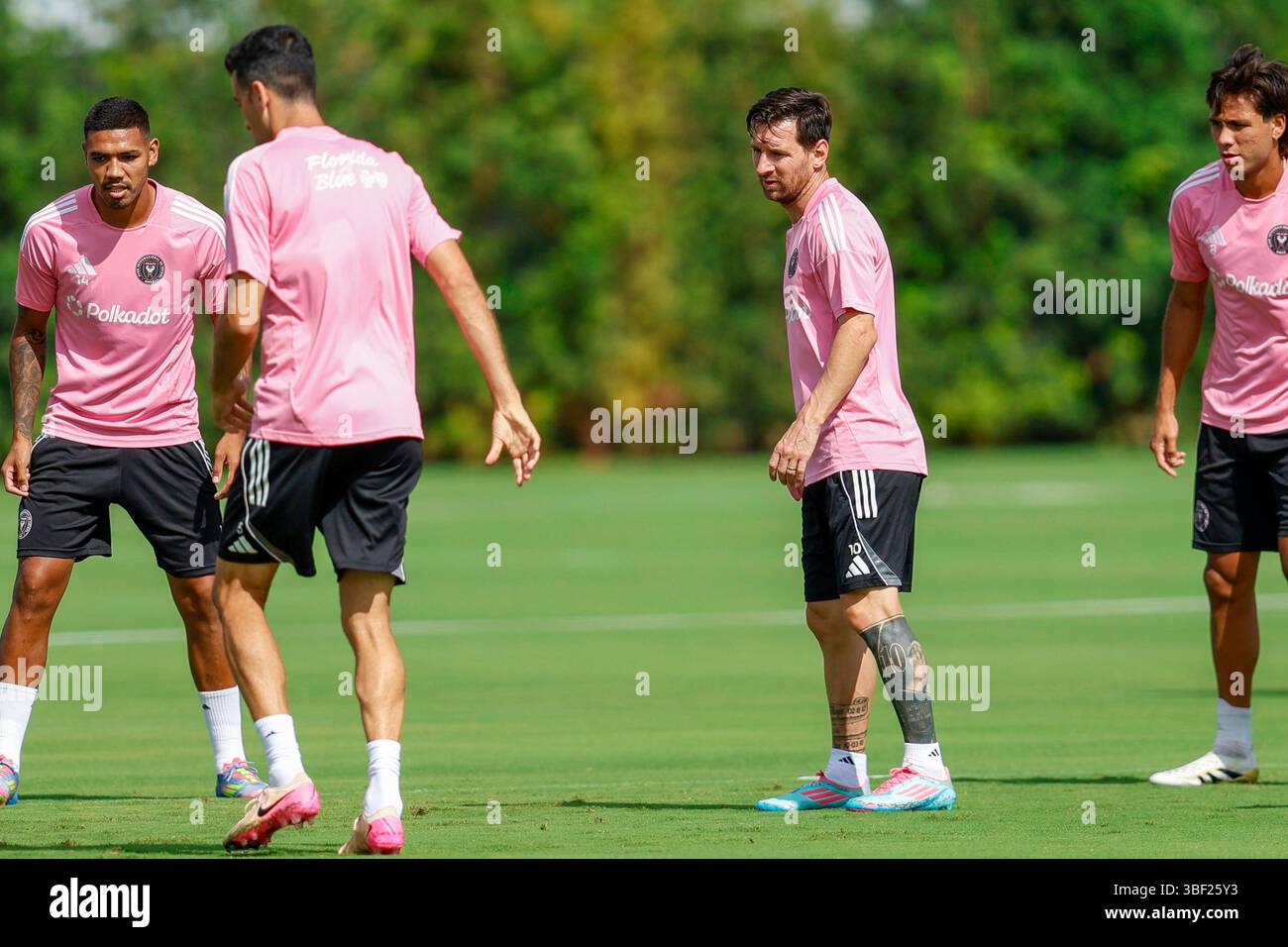 FORT LAUDERDALE, FL - MAY 30: Lionel Messi (10) of Inter Miami CF ...
