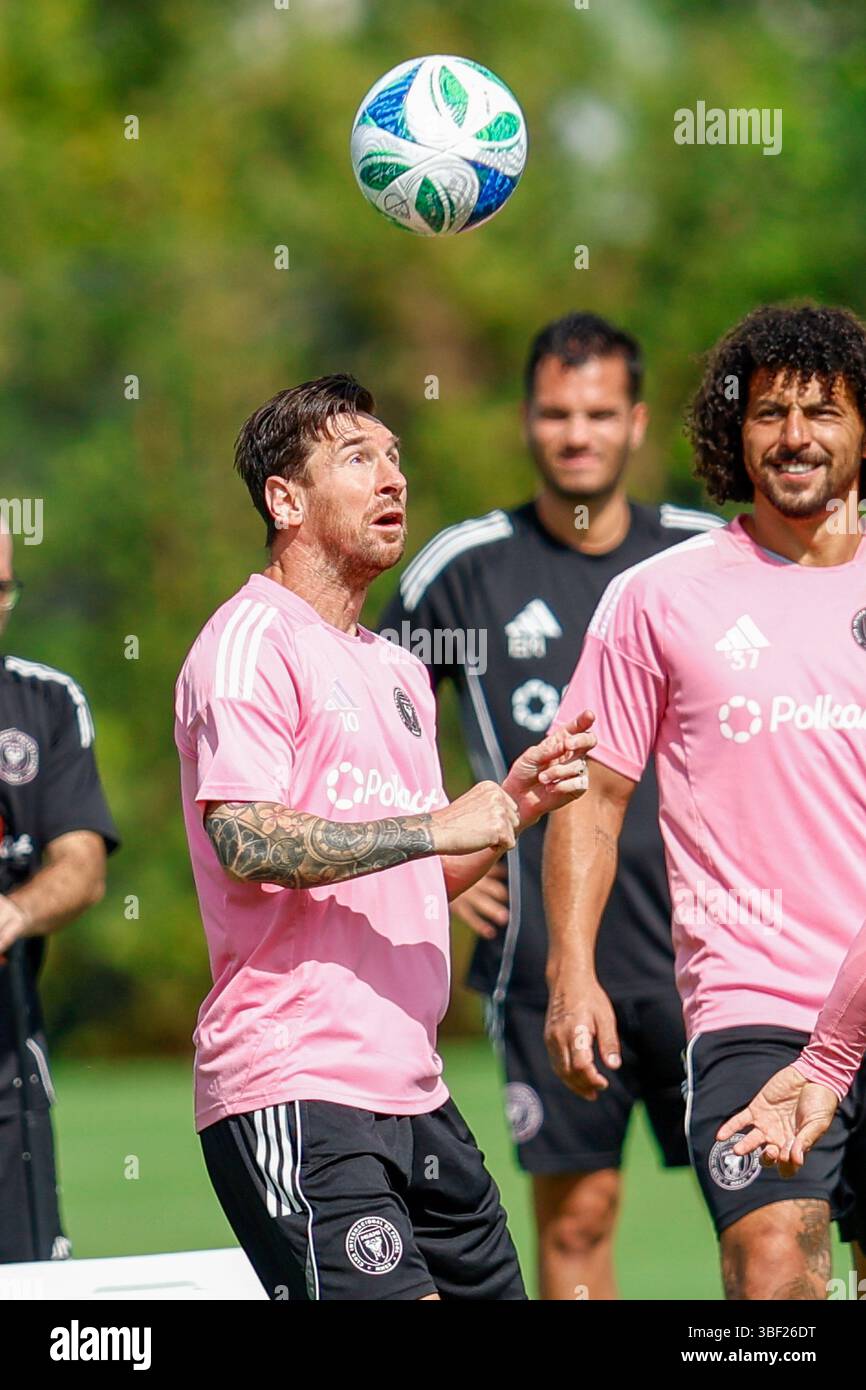FORT LAUDERDALE, FL - MAY 30: Lionel Messi (10) of Inter Miami CF ...