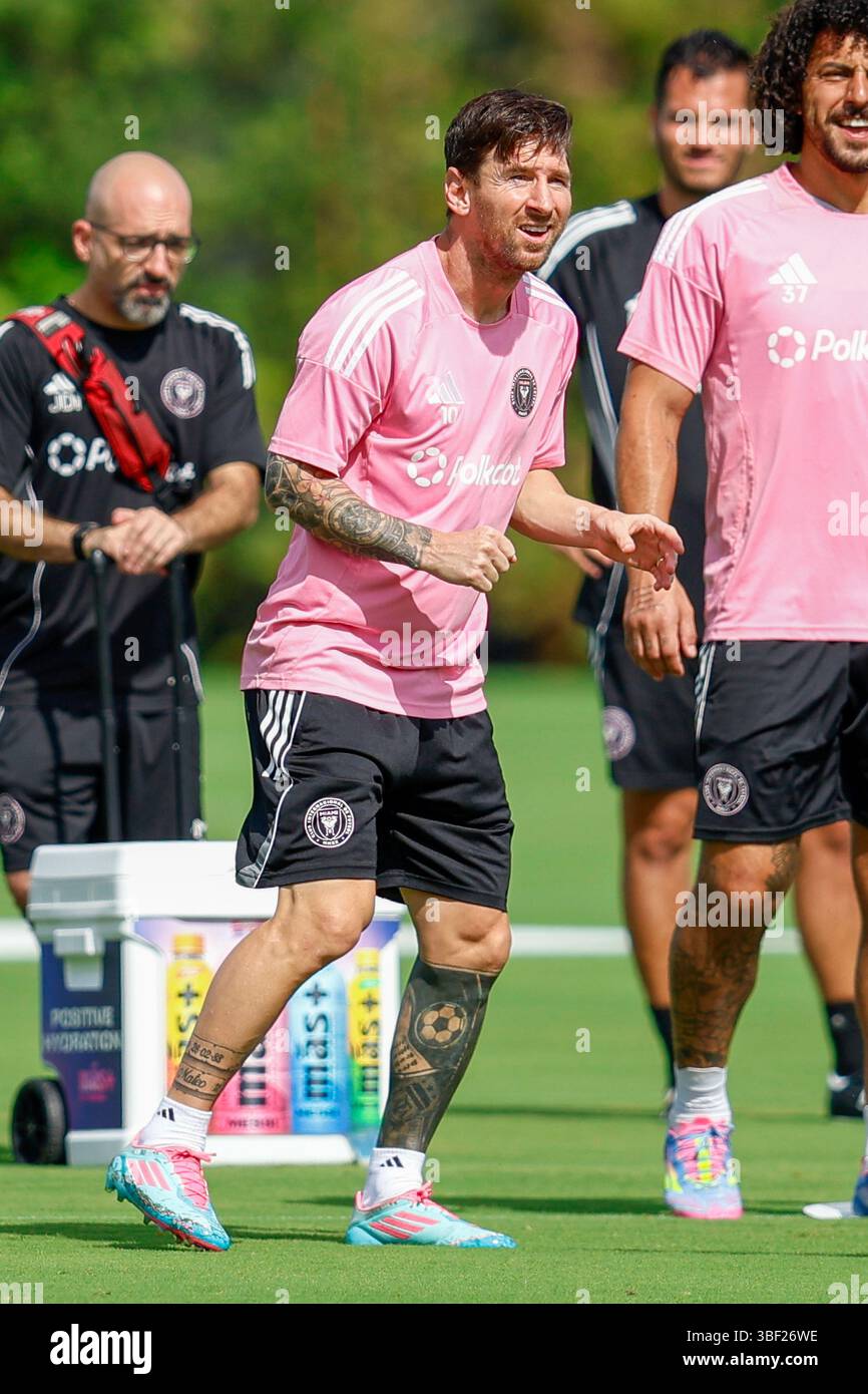 FORT LAUDERDALE, FL - MAY 30: Lionel Messi (10) of Inter Miami CF ...