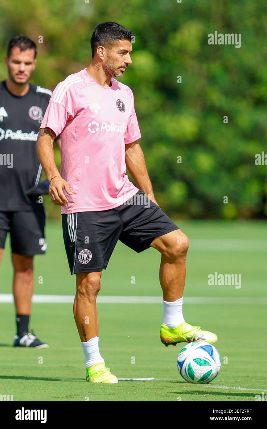 FORT LAUDERDALE, FL - MAY 30: Luis Suarez (9) of Inter Miami CF ...