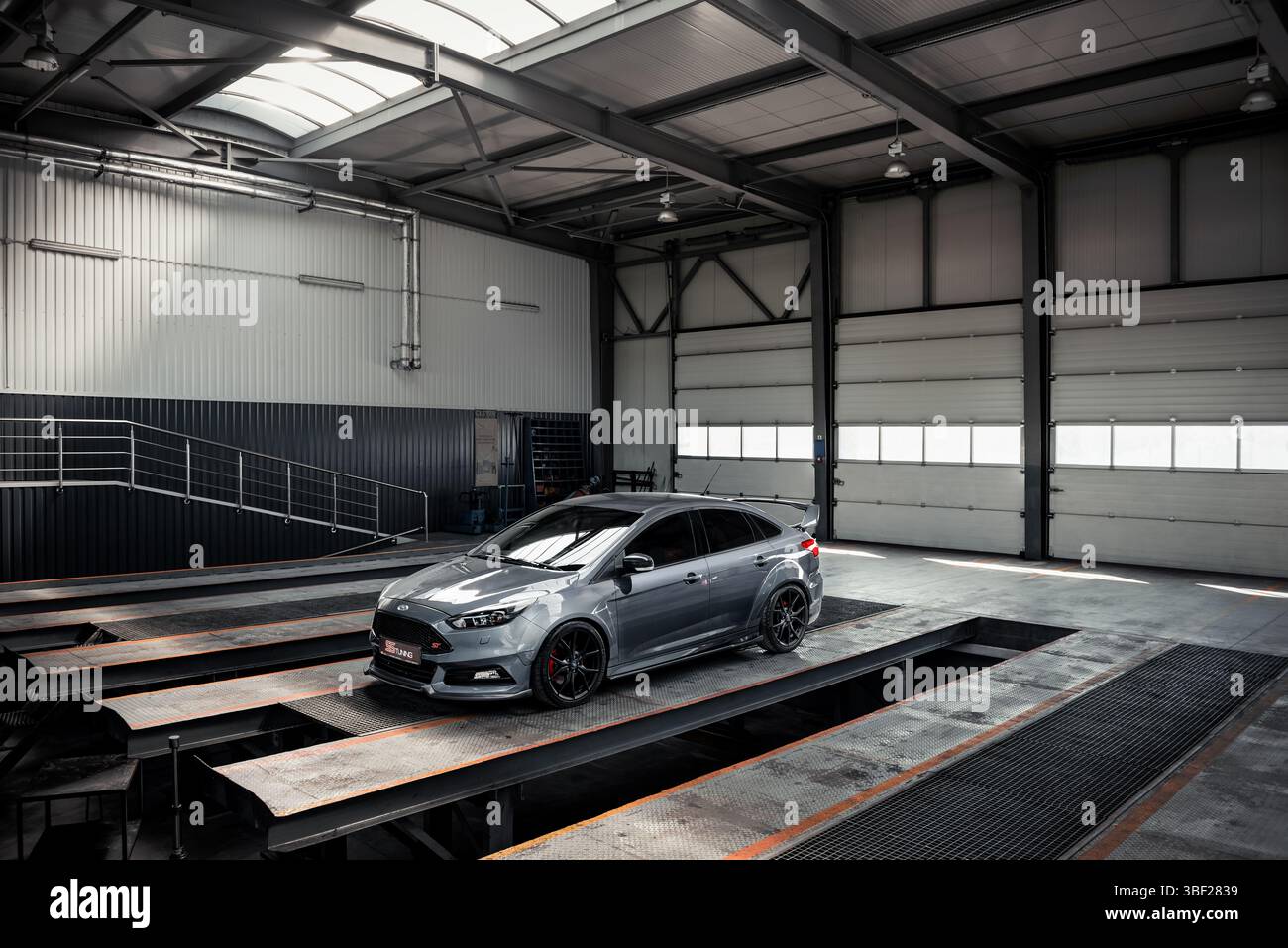 Warehouse bus hi-res stock photography and images - Alamy