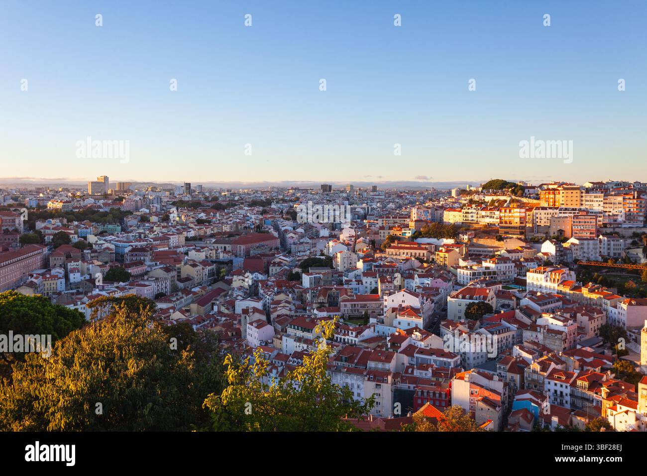 Breathtaking lisbon skyline 25 de hi-res stock photography and images ...