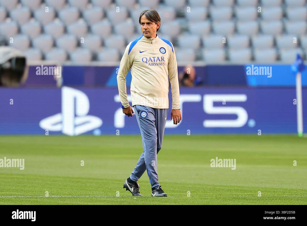 Simone Inzaghi head coach of FC Internazionale during the training ...