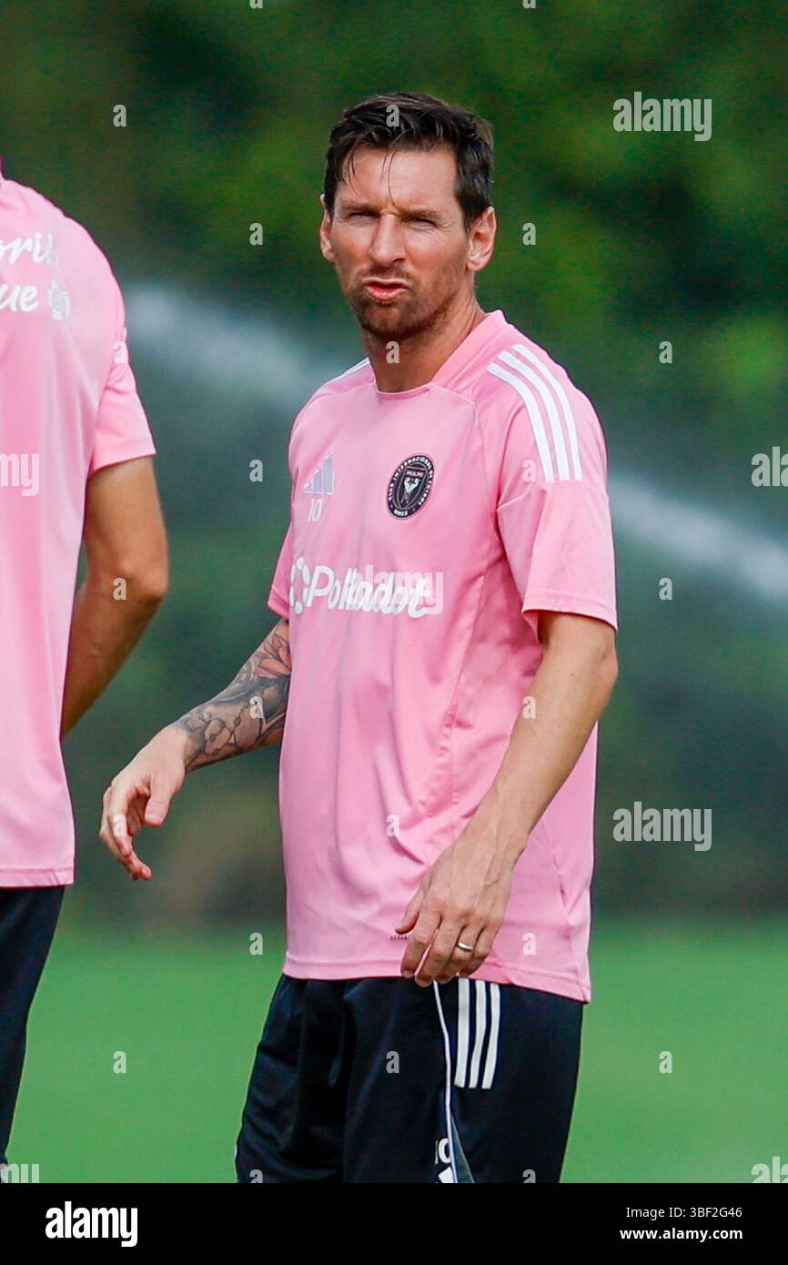 FORT LAUDERDALE, FL - MAY 30: Lionel Messi (10) of Inter Miami CF ...