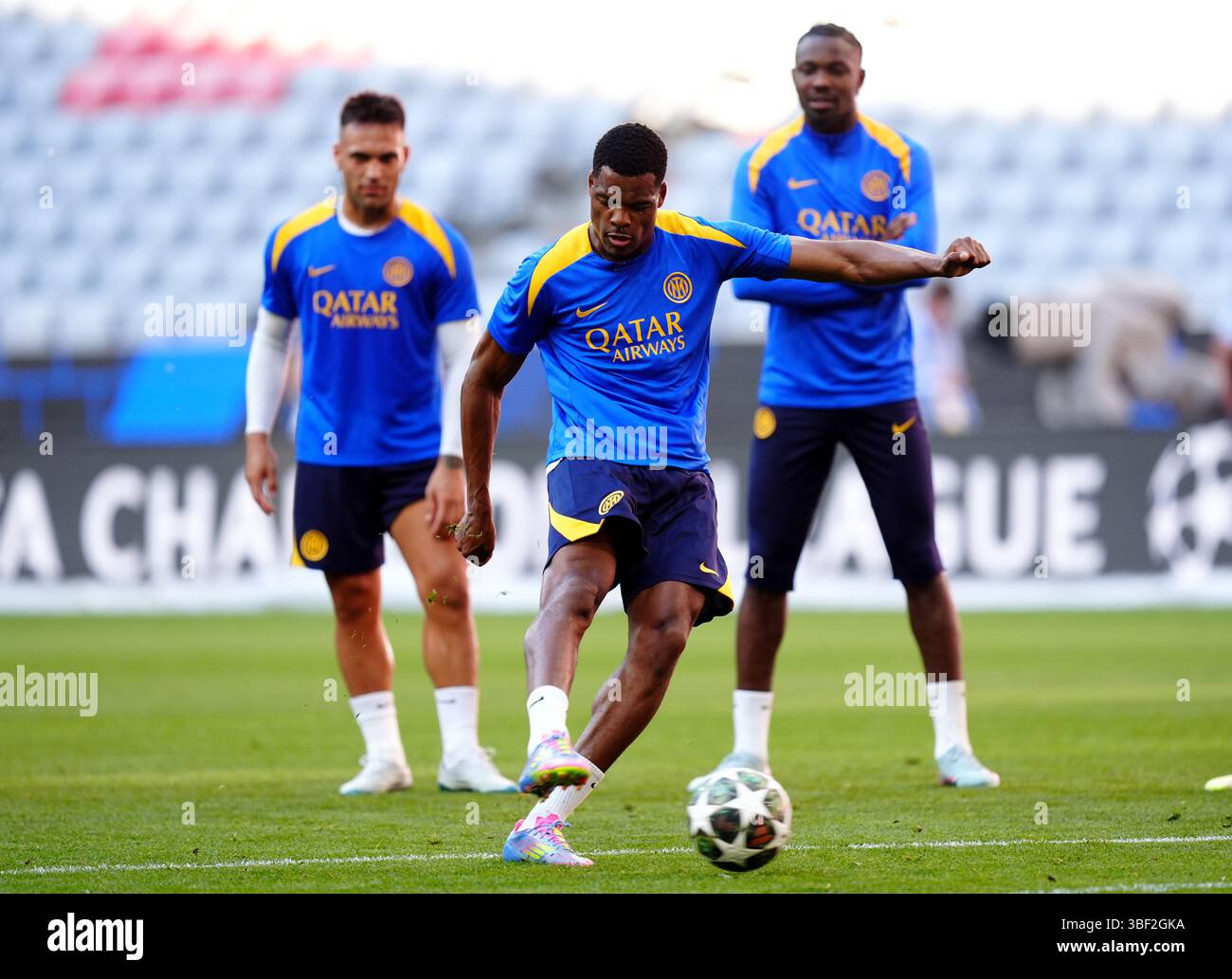 Inter Milan's Denzel Dumfries during a training session at the Allianz ...