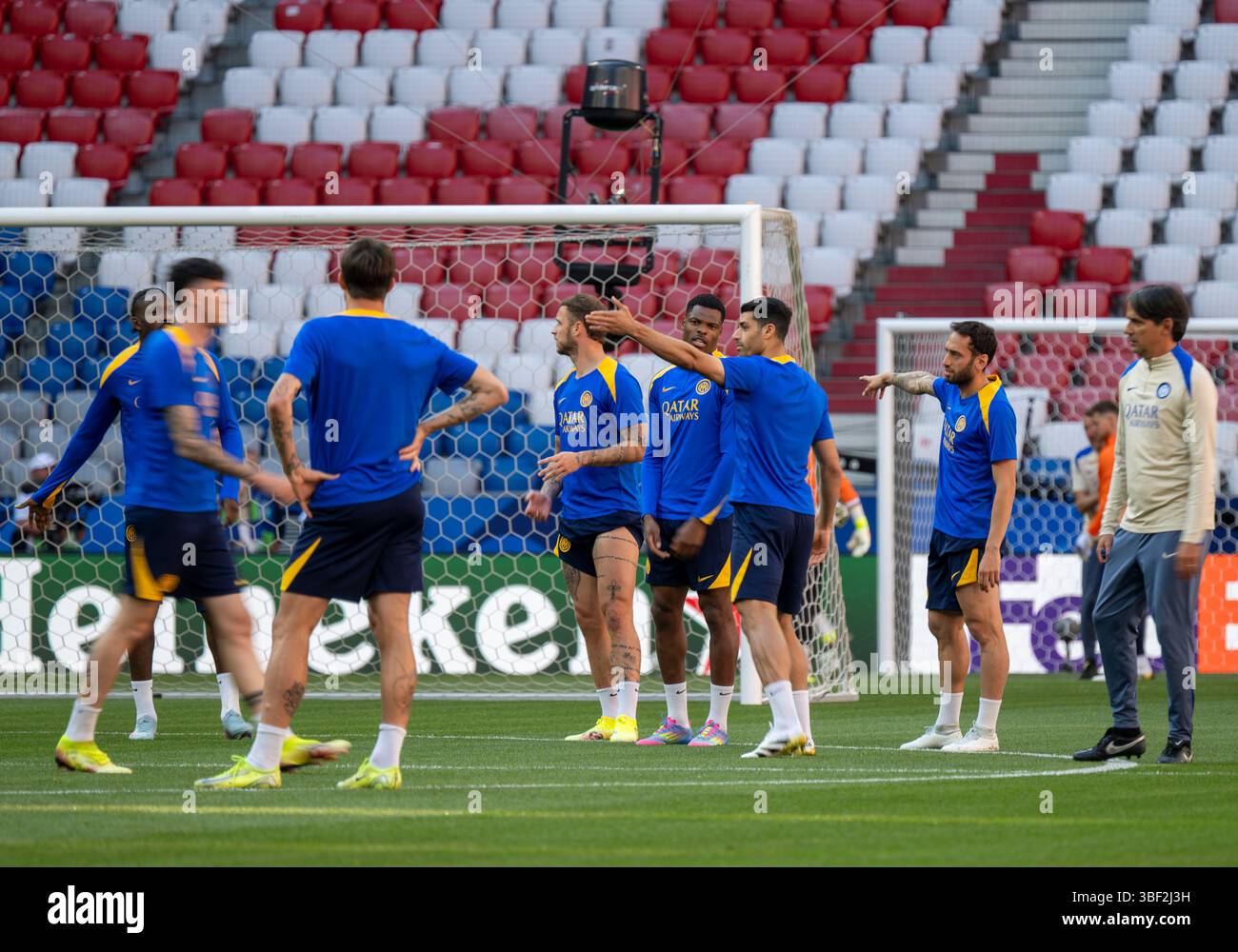 Munich, Germany. 30th May, 2025. Soccer: Champions League, before the ...