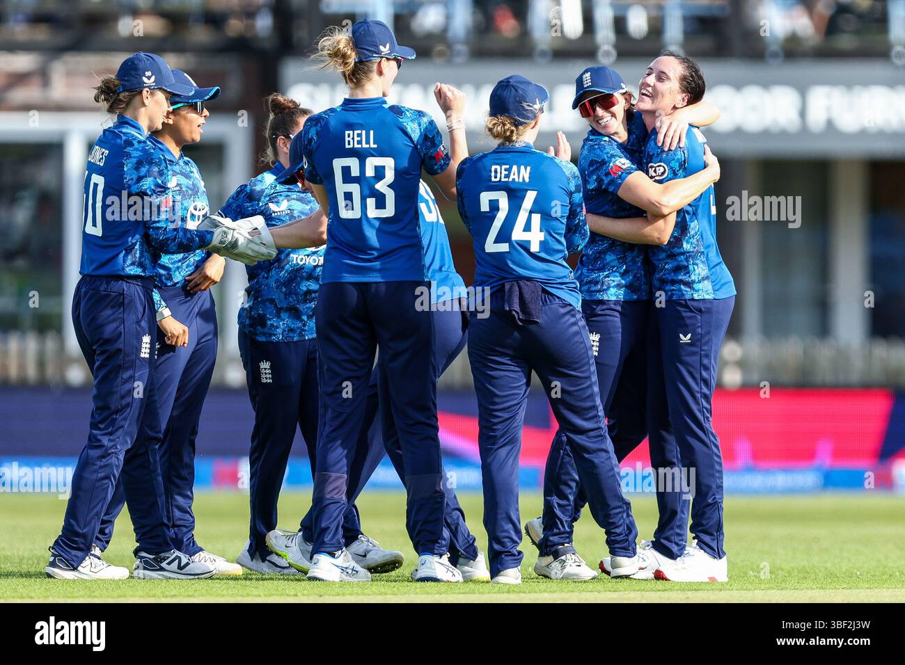 Derby, UK. 30th May, 2025. England celebrate taking the wicket of #50 ...