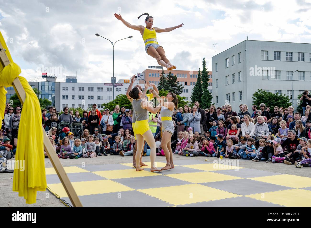 International festival of new circus Cirk-UFF in Trutnov, Czech ...