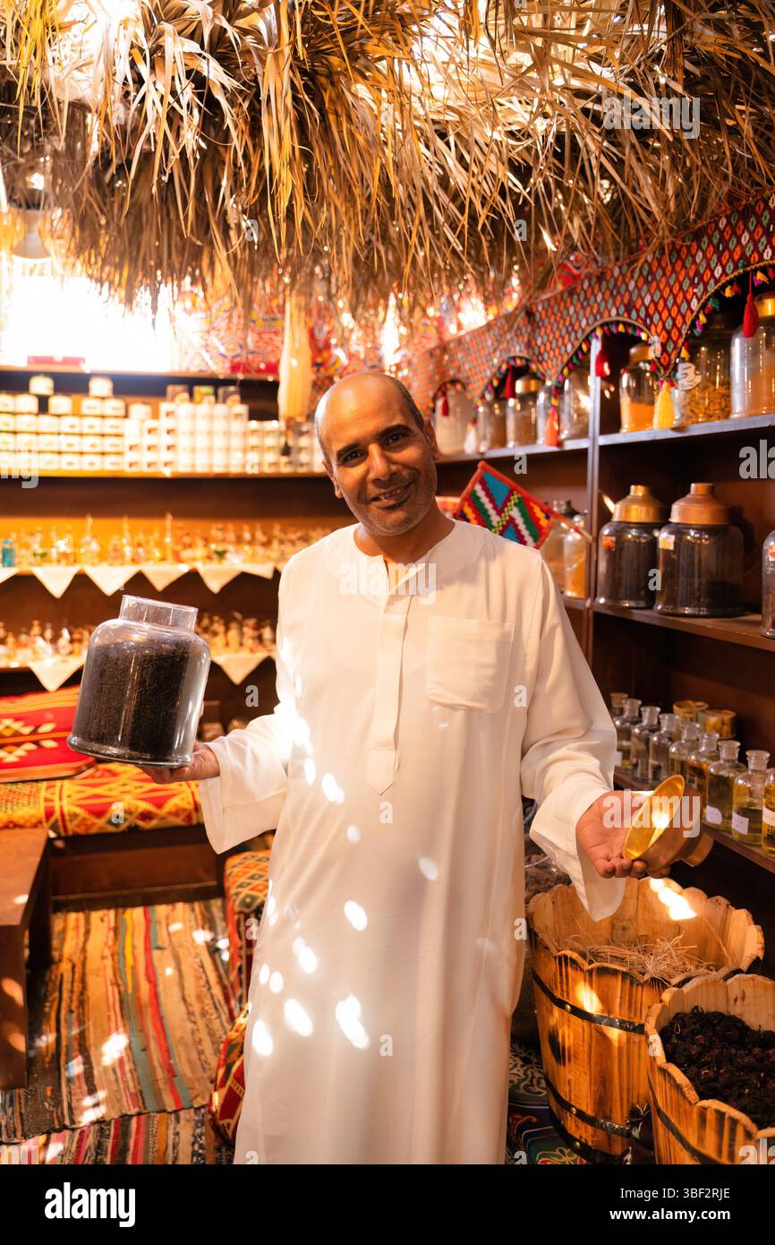 Egypt alabaster shop hi-res stock photography and images - Alamy