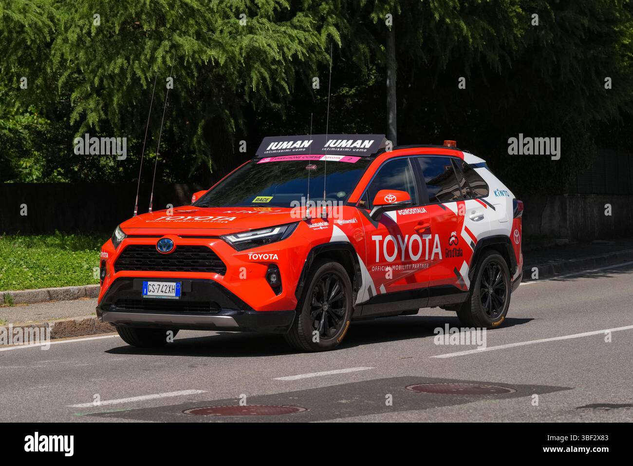 Lecco, Italy - 29.05.2025: Support car during Giro d'Italia cycling ...