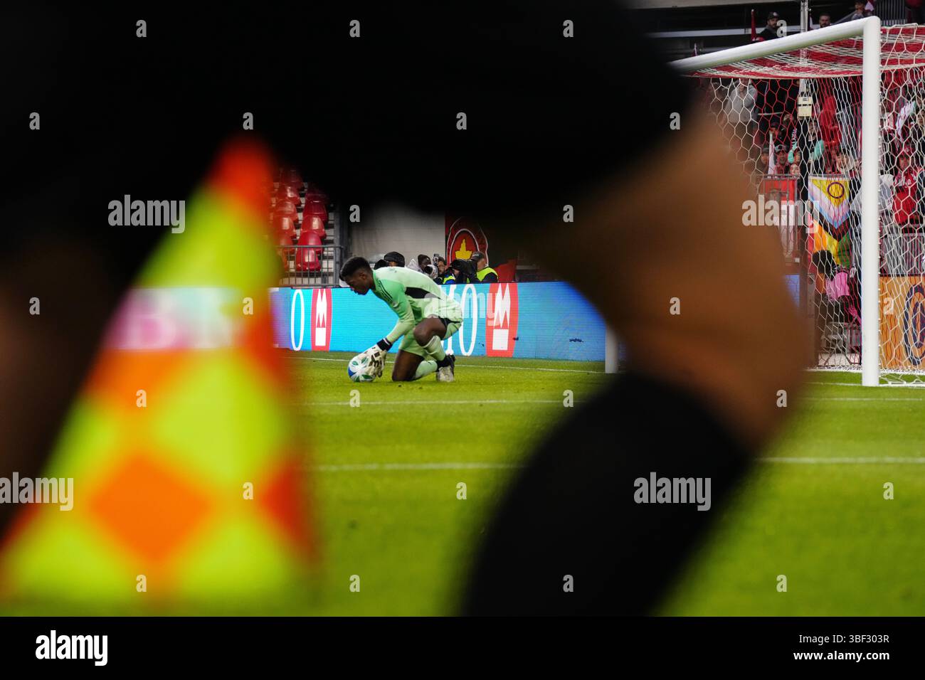 Toronto, Can. 28th May, 2025. Toronto FC goalkeeper Sean Johnson (1 ...