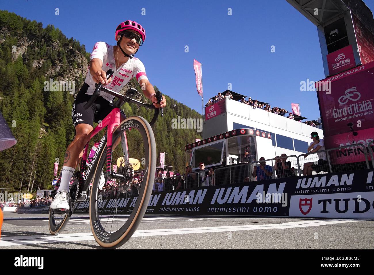 Champoluc, Italia. 30th May, 2025. Carapaz Richard of Ef Education ...