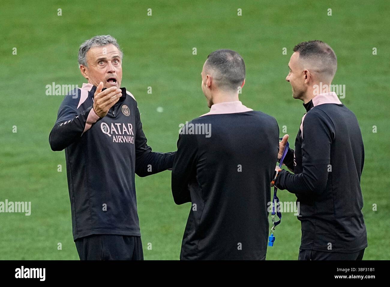 PSG's head coach Luis Enrique, left, gestures as he speaks with his ...
