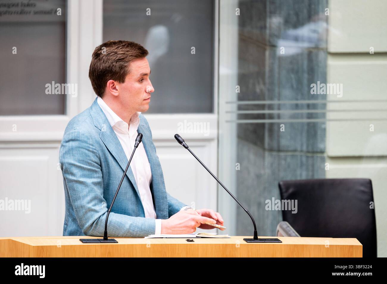 Tom Lamont Vlaams Belang at the Flemish parliament plenary meeting in ...