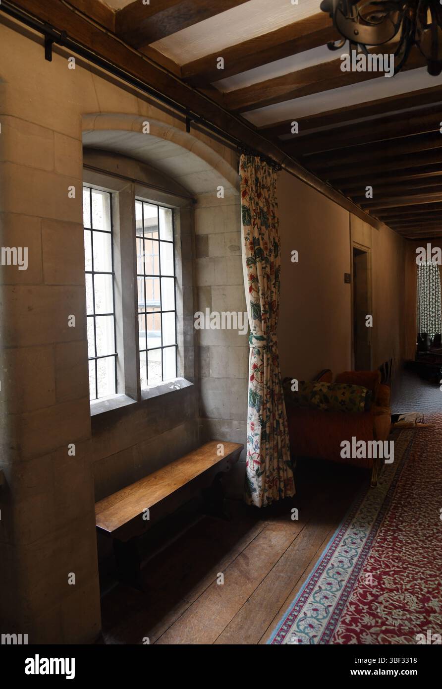 Dining room medieval castle hi-res stock photography and images - Alamy