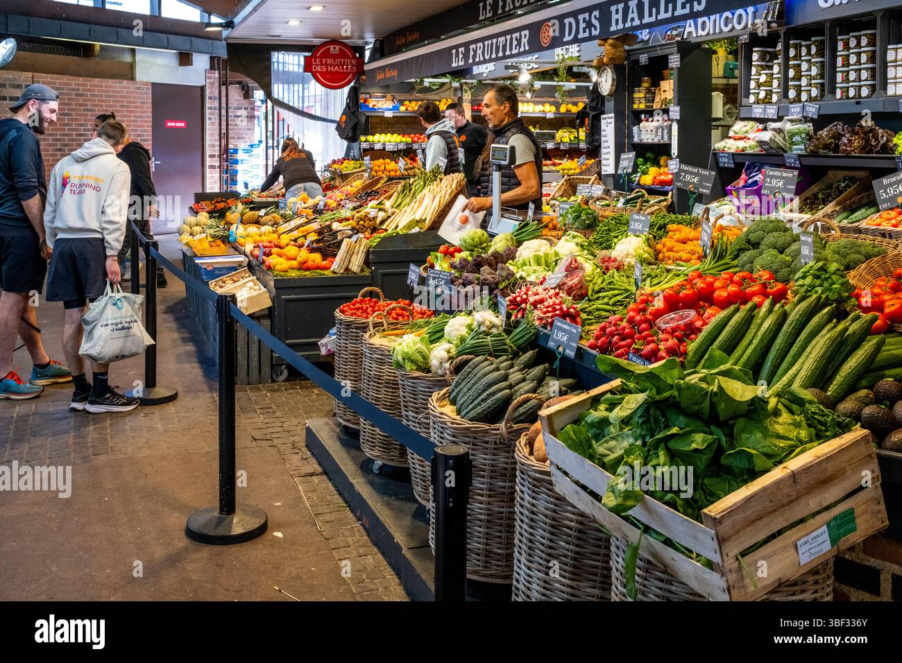 Fruit shop france hi-res stock photography and images - Alamy