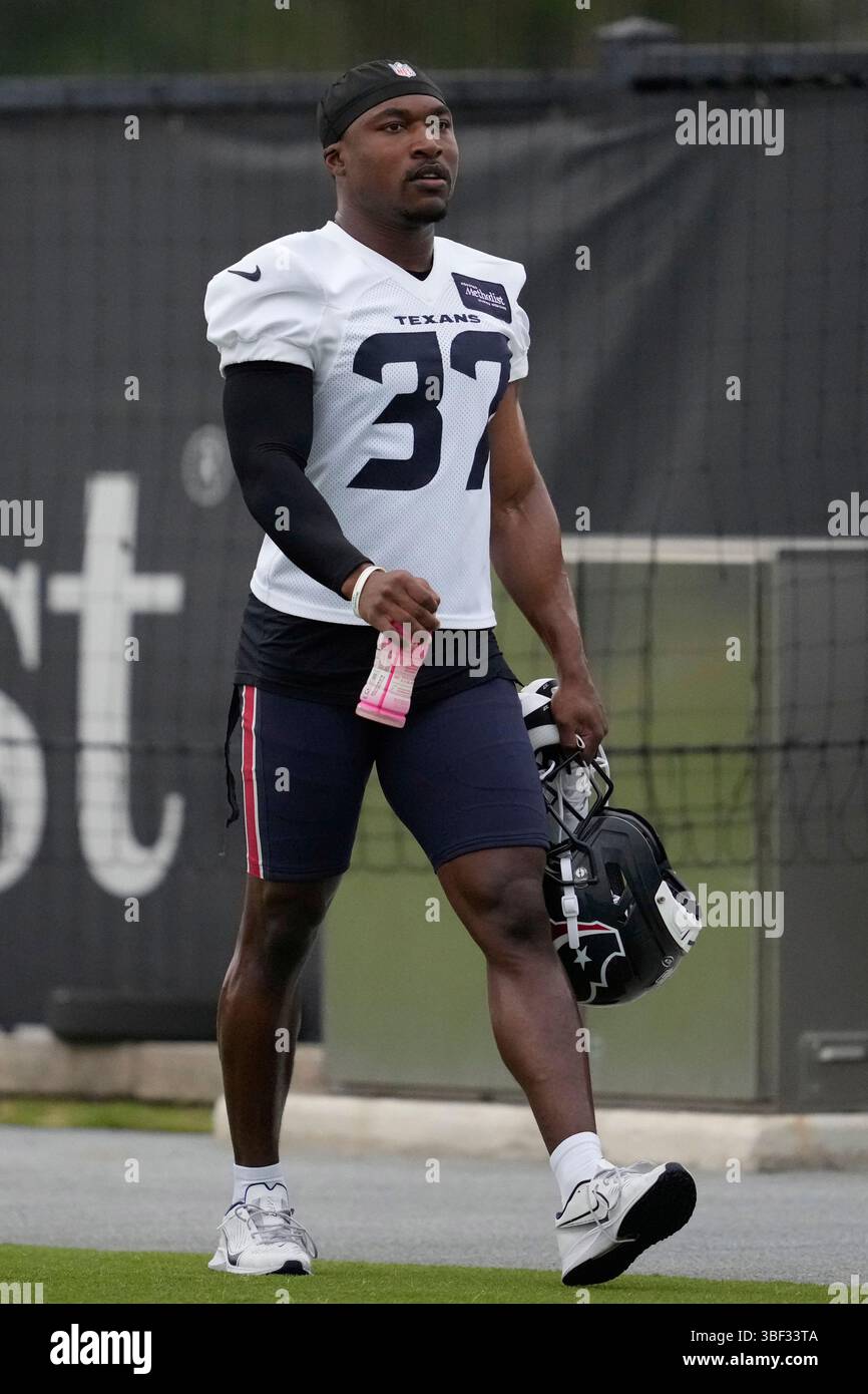 Houston Texans cornerback D'Angelo Ross walks to a practice field ...