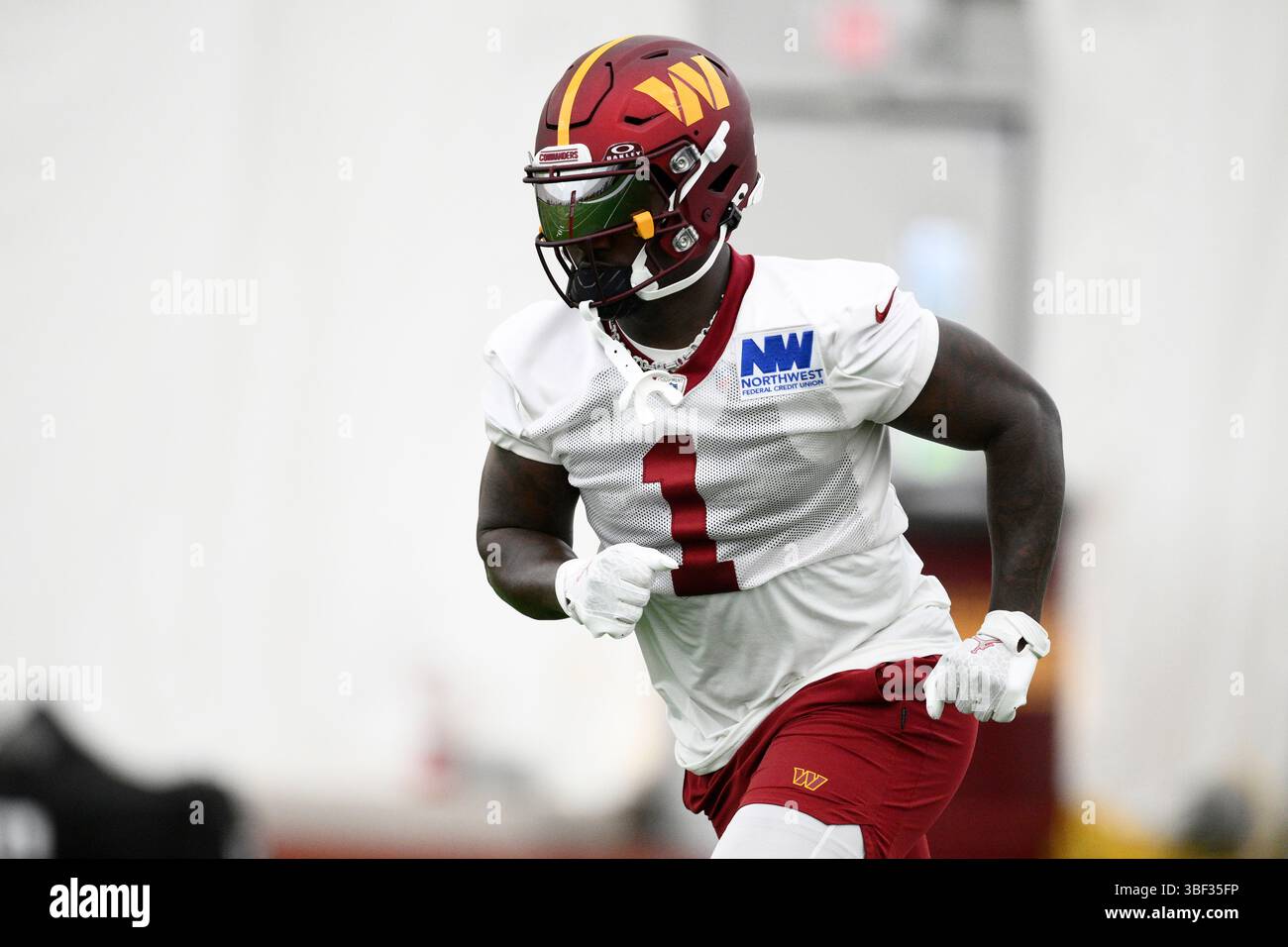Washington Commanders wide receiver Deebo Samuel Sr. (1) works out ...