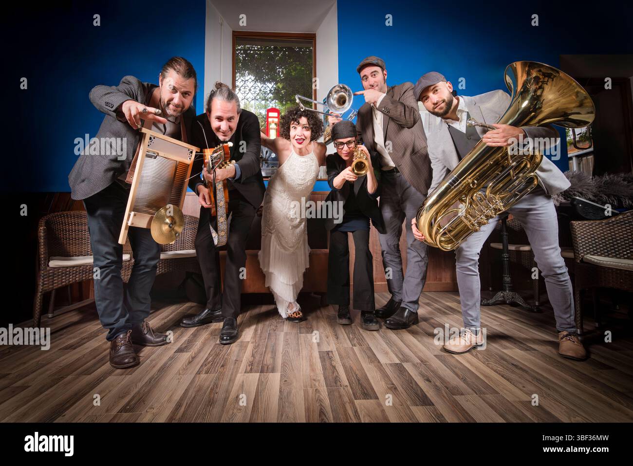 Female singer performing at jazz club hi-res stock photography and ...